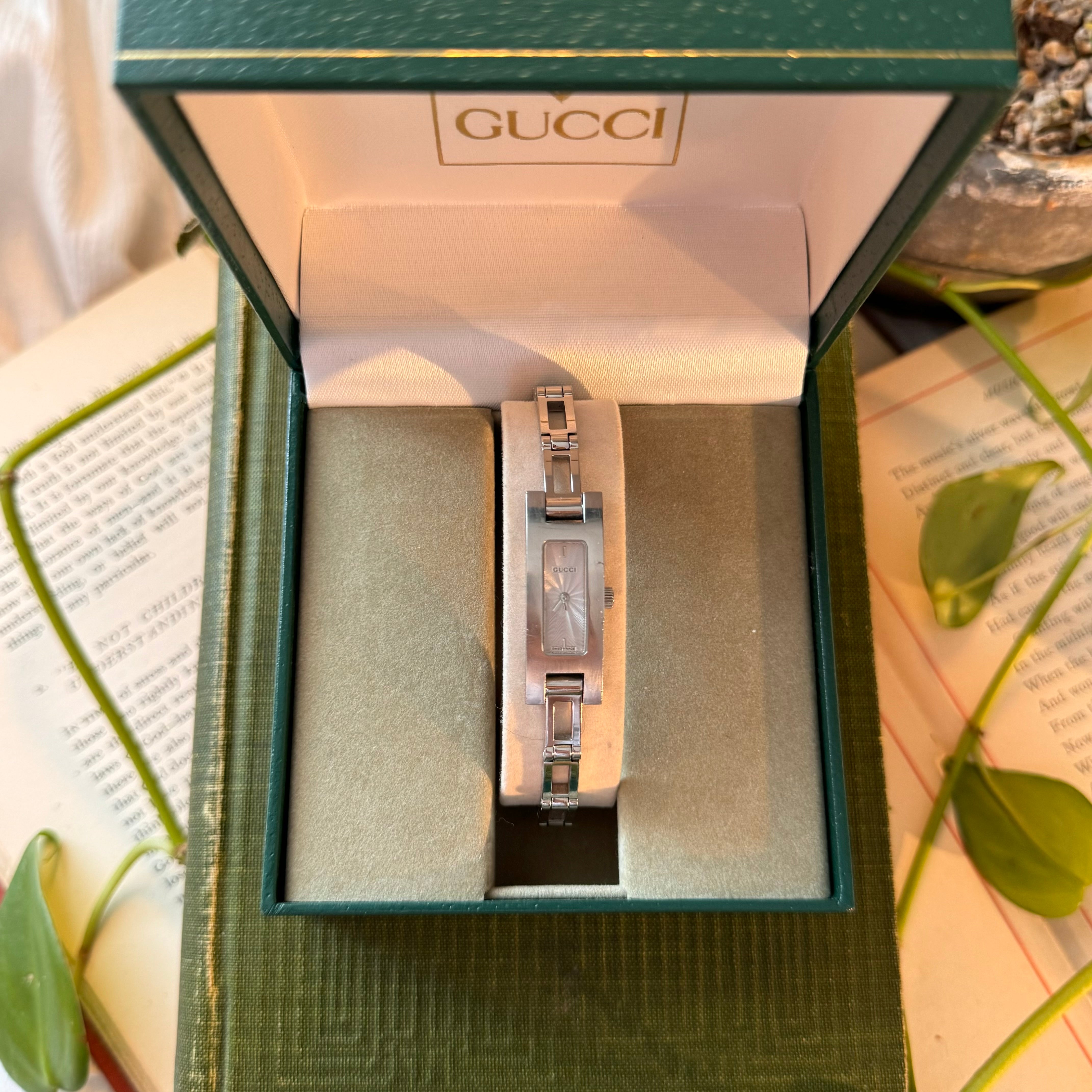 Silver Gucci Watch – bunbunoclock